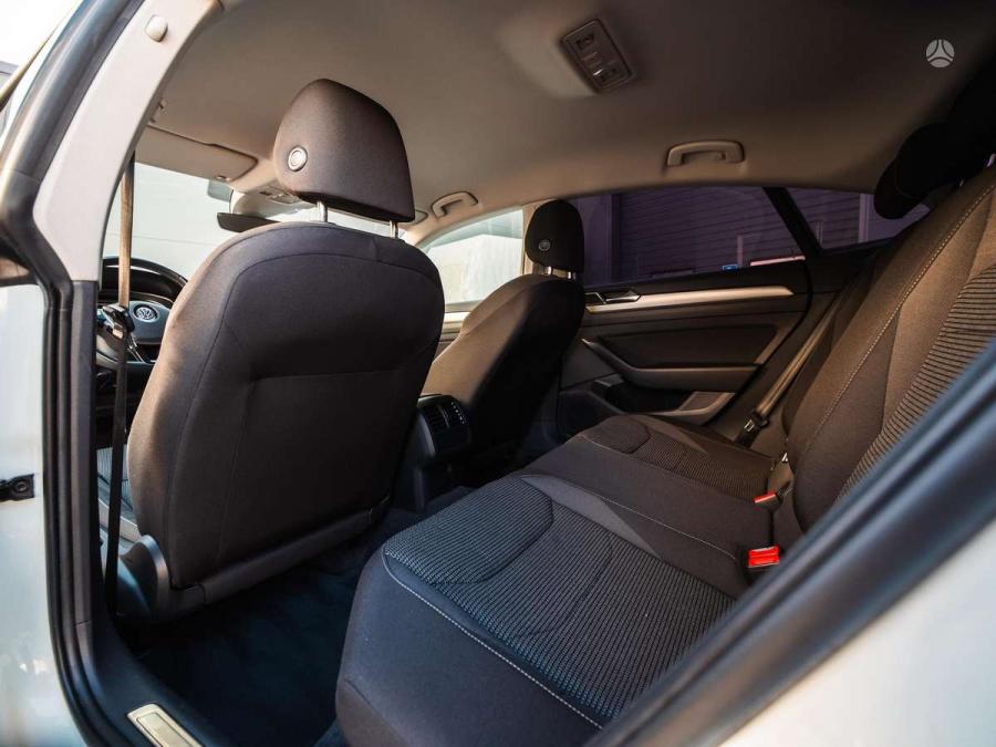 White Volkswagen Arteon 2018 in Kaunas, with an engine capacity of 1.50 L and mileage of 198 thousand km for 14950 €, photo 38 on AUTOMOTO.COM.LV
