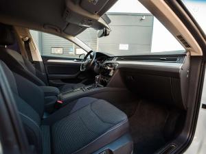 White Volkswagen Arteon 2018 in Kaunas, with an engine capacity of 1.50 L and mileage of 198 thousand km for 14950 €, photo 41 on AUTOMOTO.COM.LV