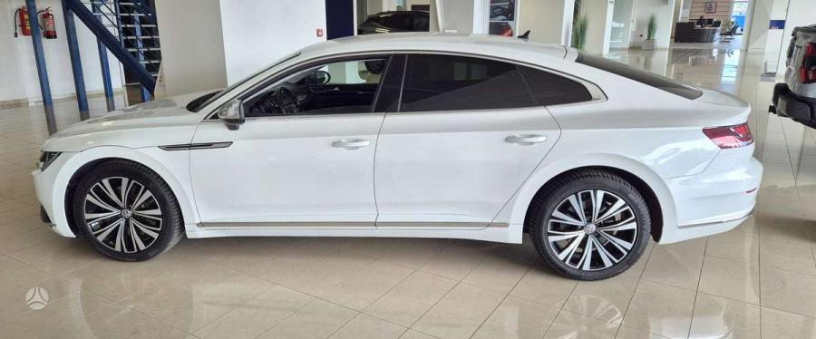White Volkswagen Arteon 2018 in Siauliai, with an engine capacity of 1.97 L and mileage of 145 thousand km for 16900 €, photo 6 on AUTOMOTO.COM.LV