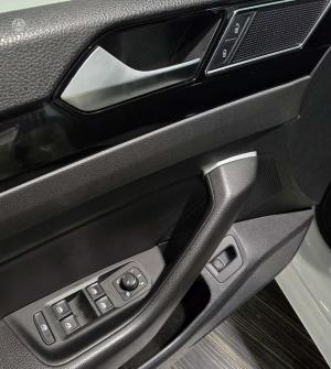 White Volkswagen Arteon 2018 in Siauliai, with an engine capacity of 1.97 L and mileage of 145 thousand km for 16900 €, photo 12 on AUTOMOTO.COM.LV
