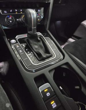 White Volkswagen Arteon 2018 in Siauliai, with an engine capacity of 1.97 L and mileage of 145 thousand km for 16900 €, photo 18 on AUTOMOTO.COM.LV