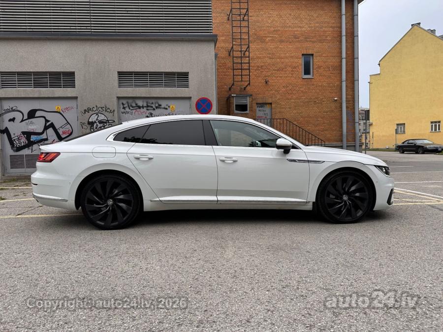 Balts Volkswagen Arteon 2018 Tallina, ar dzinēja tilpumu 2.00 L un nobraukumu 98 tūkst. km par 22400 €, foto 1 vietnē AUTOMOTO.COM.LV