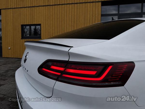 White Volkswagen Arteon 2018 in Tartu, with an engine capacity of 2.00 L and mileage of 98 thousand km for 21900 €, photo 11 on AUTOMOTO.COM.LV