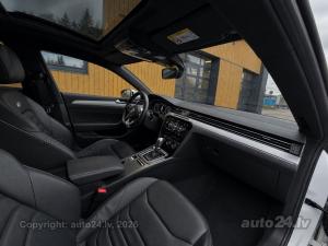 White Volkswagen Arteon 2018 in Tartu, with an engine capacity of 2.00 L and mileage of 98 thousand km for 21900 €, photo 15 on AUTOMOTO.COM.LV