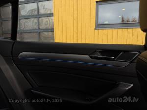 White Volkswagen Arteon 2018 in Tartu, with an engine capacity of 2.00 L and mileage of 98 thousand km for 21900 €, photo 24 on AUTOMOTO.COM.LV