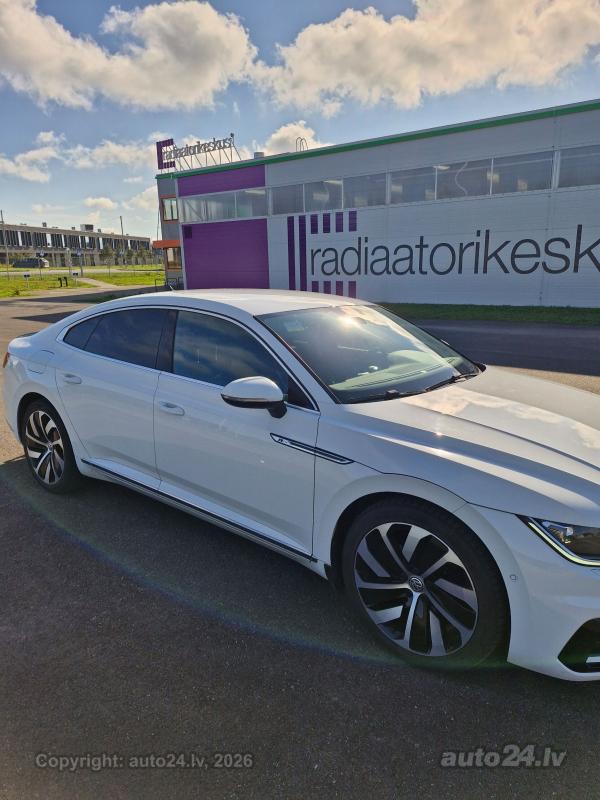 White Volkswagen Arteon 2019 in Tallinn, with an engine capacity of 2.00 L and mileage of 101 thousand km for 24900 €, photo 4 on AUTOMOTO.COM.LV