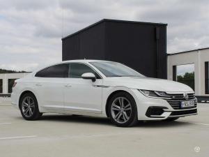 White Volkswagen Arteon 2019 in Klaipeda, with an engine capacity of 1.98 L and mileage of 138 thousand km for 18500 €, photo 1 on AUTOMOTO.COM.LV