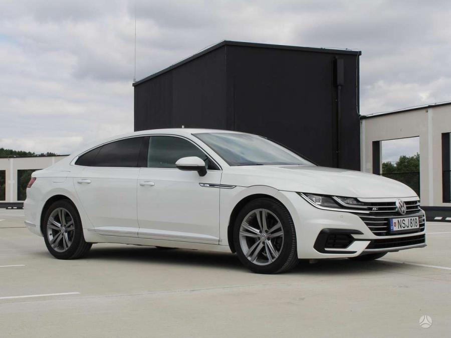 White Volkswagen Arteon 2019 in Klaipeda, with an engine capacity of 1.98 L and mileage of 138 thousand km for 18500 €, photo 1 on AUTOMOTO.COM.LV