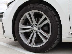 White Volkswagen Arteon 2019 in Klaipeda, with an engine capacity of 1.98 L and mileage of 138 thousand km for 18500 €, photo 8 on AUTOMOTO.COM.LV