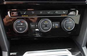 White Volkswagen Arteon 2019 in Klaipeda, with an engine capacity of 1.98 L and mileage of 138 thousand km for 18500 €, photo 18 on AUTOMOTO.COM.LV
