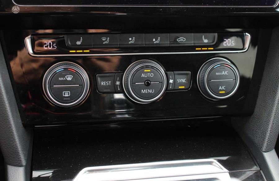 White Volkswagen Arteon 2019 in Klaipeda, with an engine capacity of 1.98 L and mileage of 138 thousand km for 18500 €, photo 18 on AUTOMOTO.COM.LV