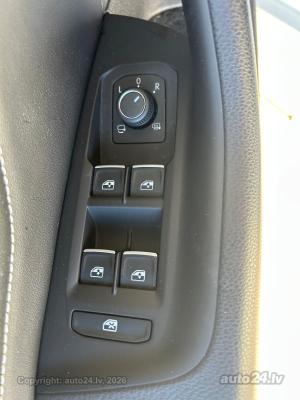 White Volkswagen Arteon 2021 in Tallinn, with an engine capacity of 2.00 L and mileage of 87 thousand km for 24990 €, photo 12 on AUTOMOTO.COM.LV