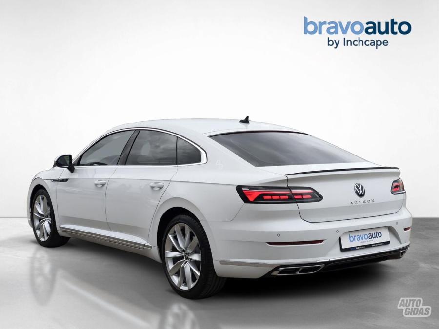 White Volkswagen Arteon 2021 in Kaunas, with an engine capacity of 2.00 L and mileage of 84 thousand km for 25972 €, photo 4 on AUTOMOTO.COM.LV