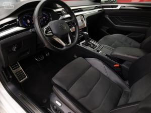 White Volkswagen Arteon 2021 in Kaunas, with an engine capacity of 2.00 L and mileage of 84 thousand km for 25972 €, photo 10 on AUTOMOTO.COM.LV