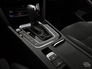 White Volkswagen Arteon 2021 in Kaunas, with an engine capacity of 2.00 L and mileage of 84 thousand km for 25972 €, photo 24 on AUTOMOTO.COM.LV