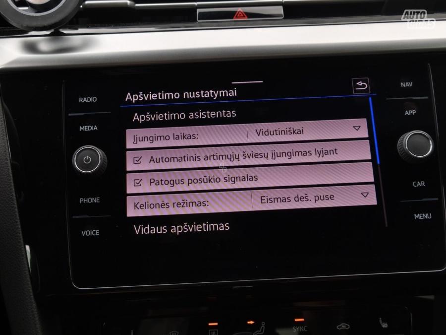 White Volkswagen Arteon 2021 in Kaunas, with an engine capacity of 2.00 L and mileage of 84 thousand km for 25972 €, photo 31 on AUTOMOTO.COM.LV