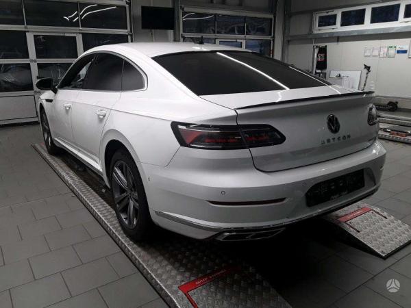 White Volkswagen Arteon 2022 in Vilnius, with an engine capacity of 1.40 L and mileage of 107 thousand km for 26222 €, photo 3 on AUTOMOTO.COM.LV