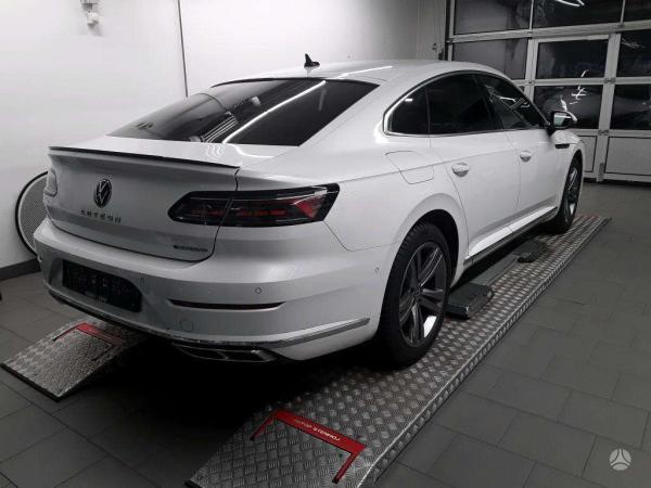 White Volkswagen Arteon 2022 in Vilnius, with an engine capacity of 1.40 L and mileage of 107 thousand km for 26222 €, photo 4 on AUTOMOTO.COM.LV