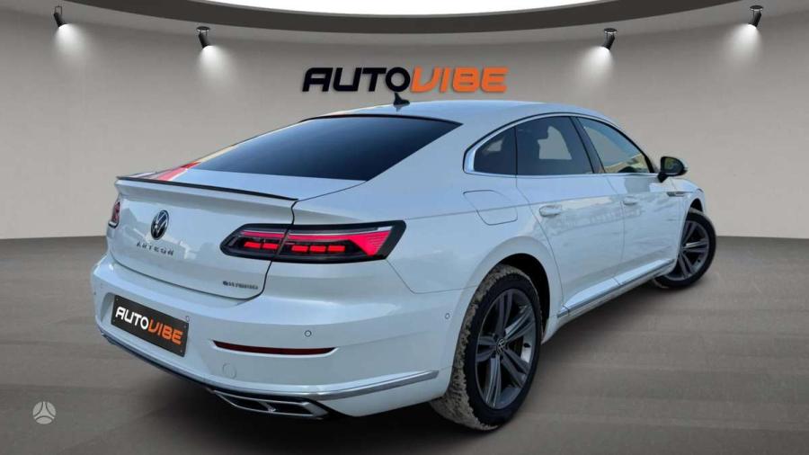 White Volkswagen Arteon 2022 in Vilnius, with an engine capacity of 1.40 L and mileage of 108 thousand km for 25555 €, photo 6 on AUTOMOTO.COM.LV