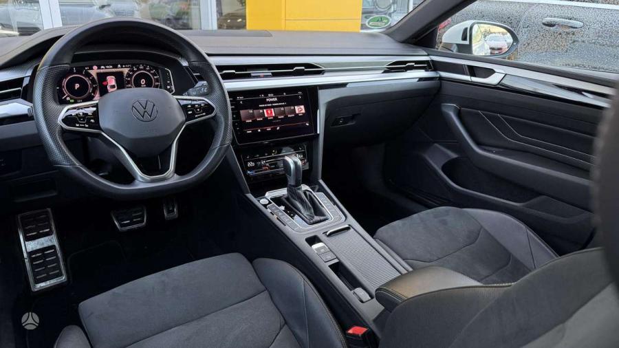 White Volkswagen Arteon 2022 in Vilnius, with an engine capacity of 1.40 L and mileage of 108 thousand km for 25555 €, photo 7 on AUTOMOTO.COM.LV