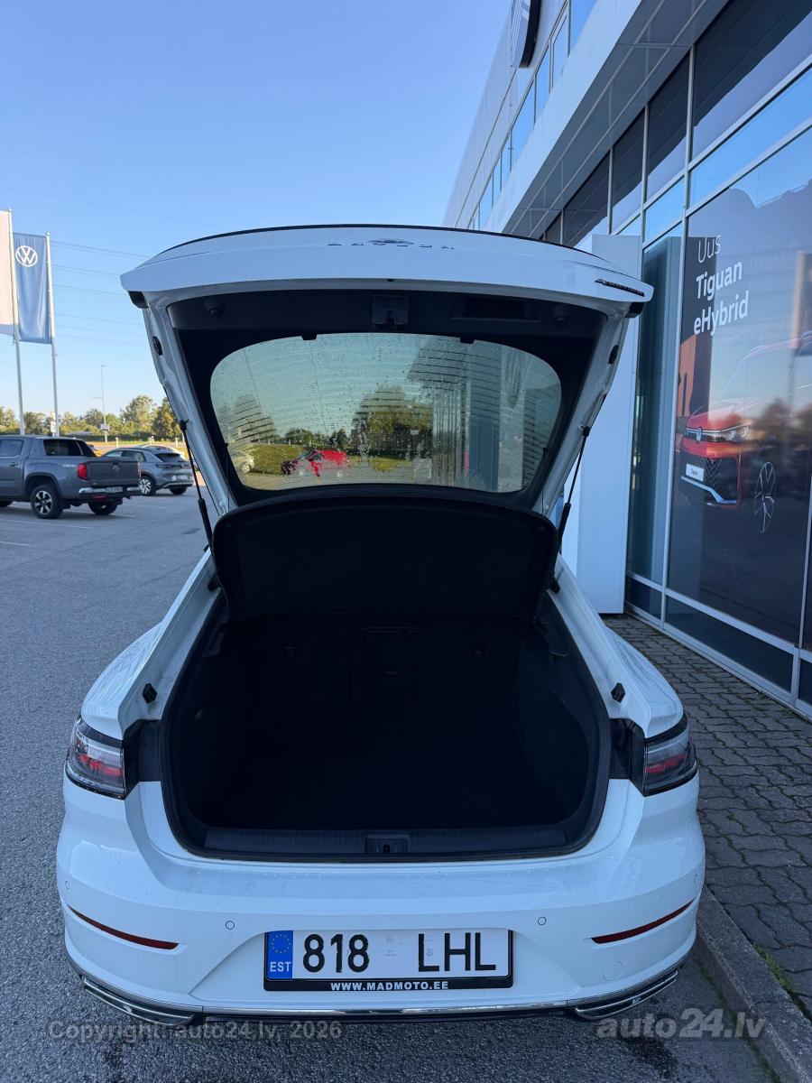 White Volkswagen Arteon 2022 in Viljandi, with an engine capacity of 2.00 L and mileage of 67 thousand km for 29890 €, photo 14 on AUTOMOTO.COM.LV