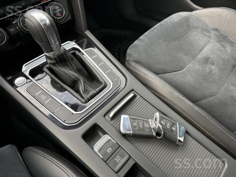 White Volkswagen Arteon 2017 in Jelgava, with an engine capacity of 2.00 L and mileage of 0 thousand km for 17750 €, photo 19 on AUTOMOTO.COM.LV