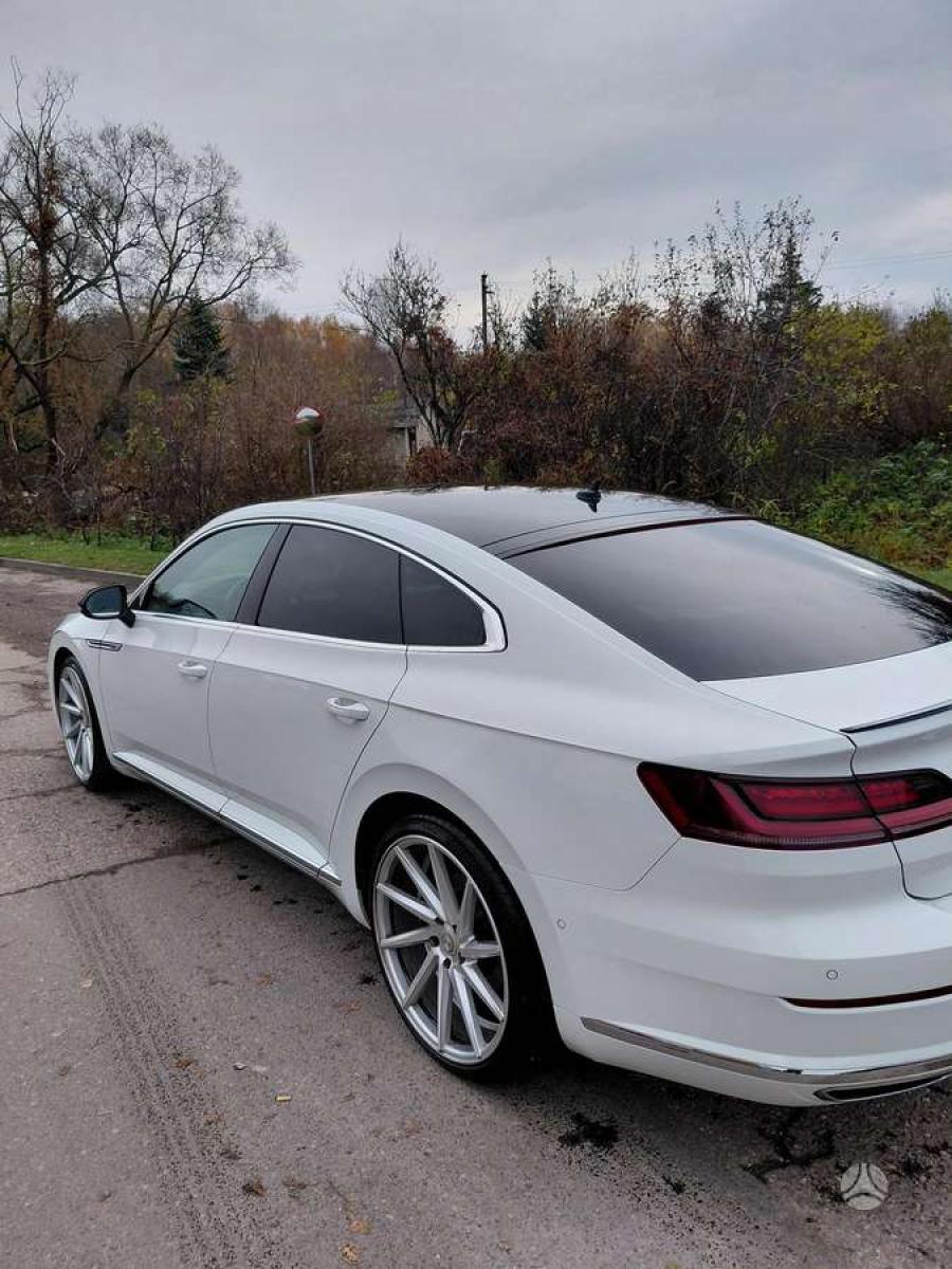 White Volkswagen Arteon 2018 in Jonava, with an engine capacity of 2.00 L and mileage of 232 thousand km for 18899 €, photo 3 on AUTOMOTO.COM.LV