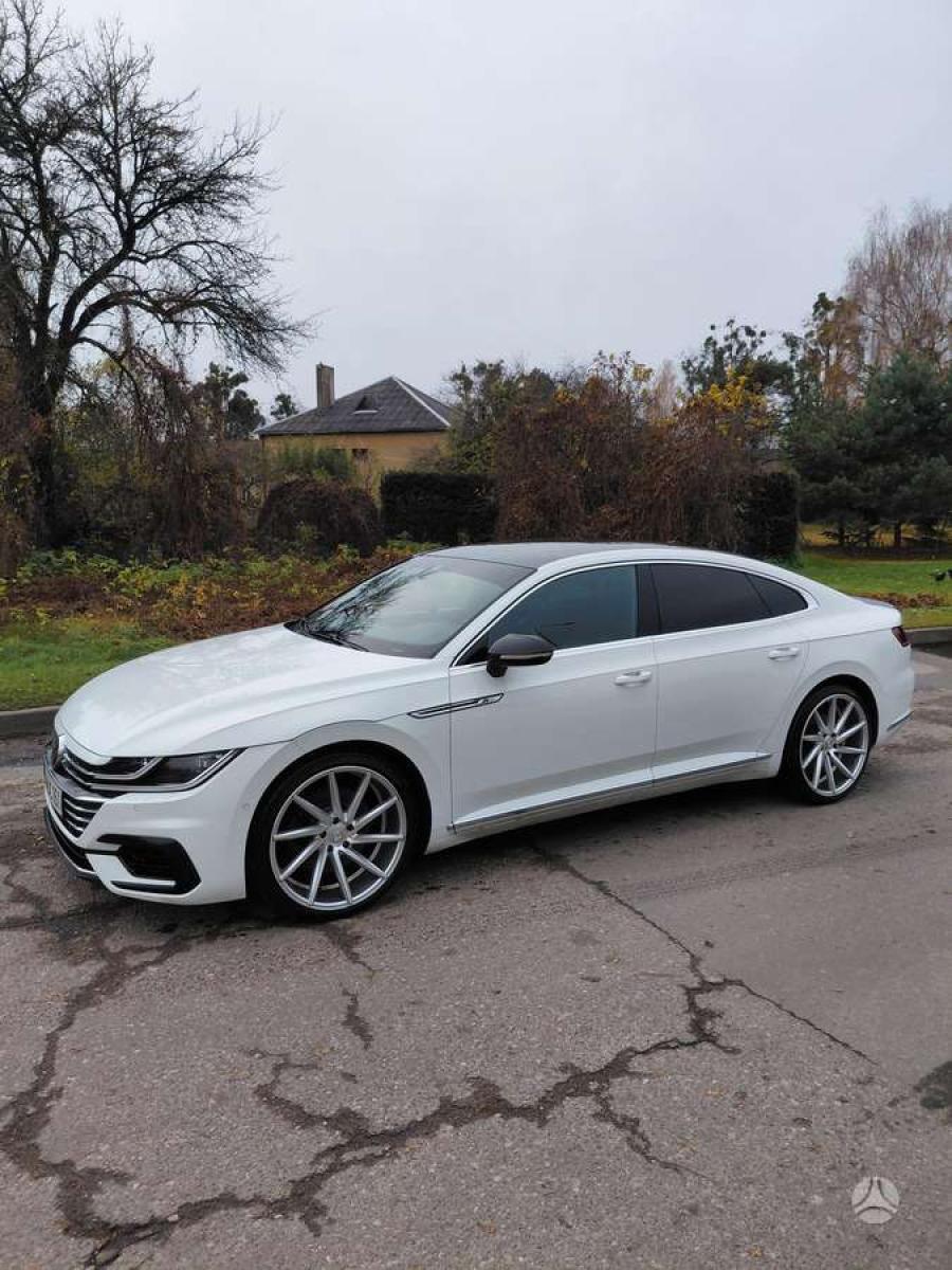 White Volkswagen Arteon 2018 in Jonava, with an engine capacity of 2.00 L and mileage of 232 thousand km for 18899 €, photo 5 on AUTOMOTO.COM.LV