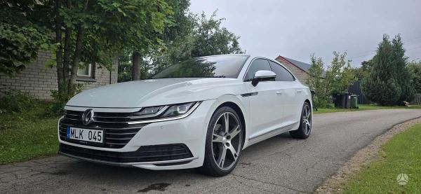 White Volkswagen Arteon 2018 in Vilnius, with an engine capacity of 1.98 L and mileage of 134 thousand km for 25000 €, photo 3 on AUTOMOTO.COM.LV