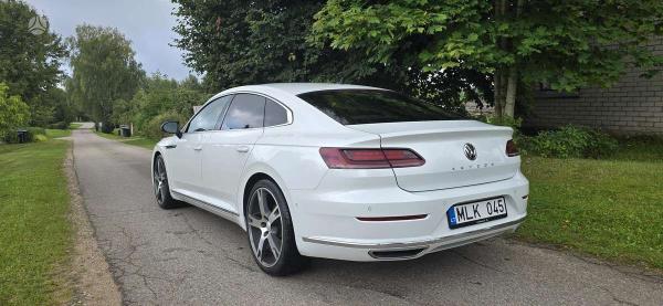 White Volkswagen Arteon 2018 in Vilnius, with an engine capacity of 1.98 L and mileage of 134 thousand km for 25000 €, photo 4 on AUTOMOTO.COM.LV