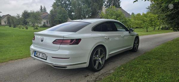 White Volkswagen Arteon 2018 in Vilnius, with an engine capacity of 1.98 L and mileage of 134 thousand km for 25000 €, photo 5 on AUTOMOTO.COM.LV