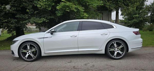White Volkswagen Arteon 2018 in Vilnius, with an engine capacity of 1.98 L and mileage of 134 thousand km for 25000 €, photo 6 on AUTOMOTO.COM.LV