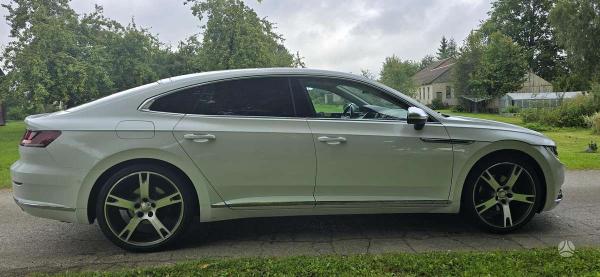 White Volkswagen Arteon 2018 in Vilnius, with an engine capacity of 1.98 L and mileage of 134 thousand km for 25000 €, photo 8 on AUTOMOTO.COM.LV