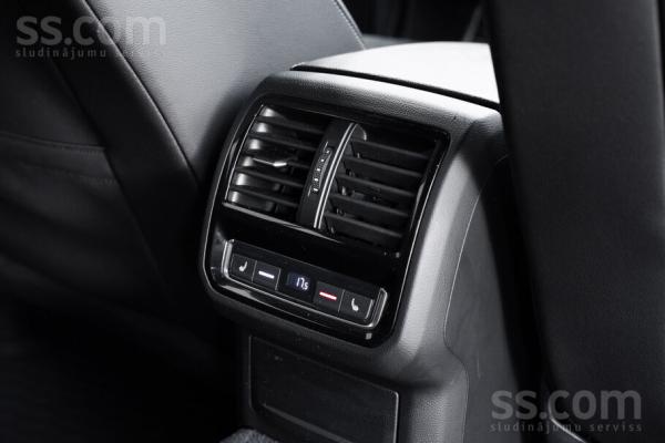 Белый Фольксваген Артеон 2019 в Рига, объемом двигателя 2.00 л и пробегом 123 тыс. км за 29990 €, фото 10 на AUTOMOTO.COM.LV