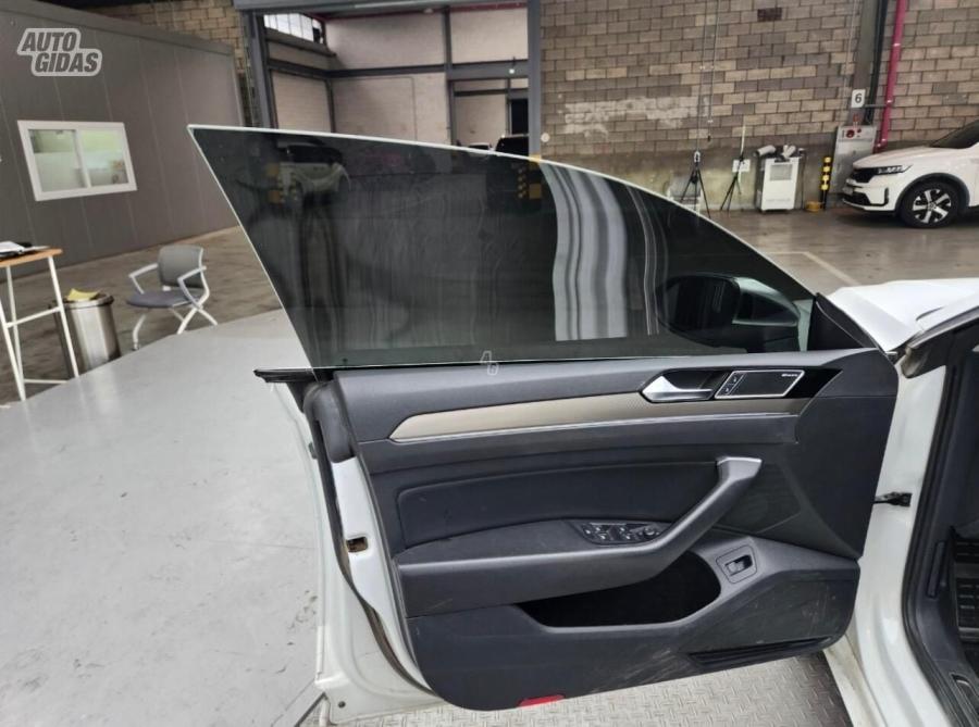 White Volkswagen Arteon 2019 in Aukstieji Rusokai, with an engine capacity of 2.00 L and mileage of 147 thousand km for 15900 €, photo 11 on AUTOMOTO.COM.LV