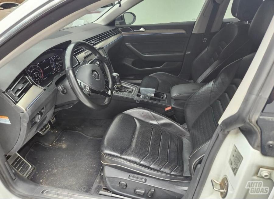 White Volkswagen Arteon 2019 in Aukstieji Rusokai, with an engine capacity of 2.00 L and mileage of 147 thousand km for 15900 €, photo 13 on AUTOMOTO.COM.LV