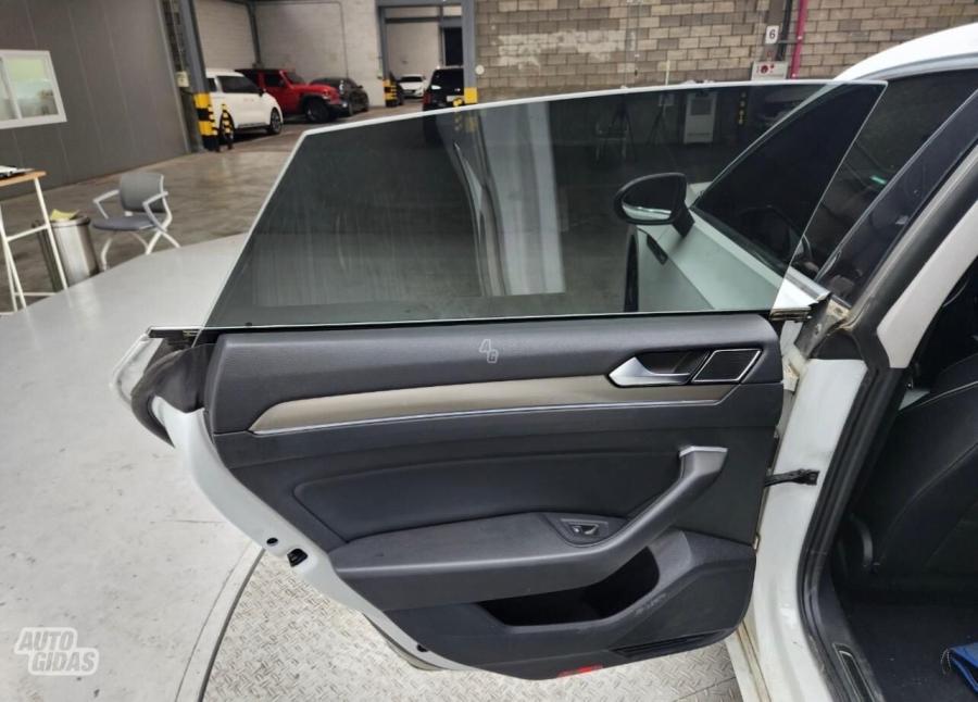 White Volkswagen Arteon 2019 in Aukstieji Rusokai, with an engine capacity of 2.00 L and mileage of 147 thousand km for 15900 €, photo 17 on AUTOMOTO.COM.LV