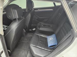 White Volkswagen Arteon 2019 in Aukstieji Rusokai, with an engine capacity of 2.00 L and mileage of 147 thousand km for 15900 €, photo 18 on AUTOMOTO.COM.LV