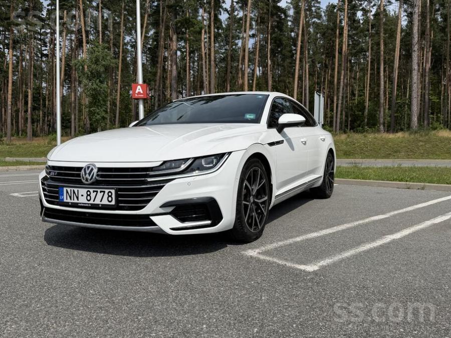 White Volkswagen Arteon 2020 in Riga, with an engine capacity of 2.00 L and mileage of 131 thousand km for 22999 €, photo 1 on AUTOMOTO.COM.LV