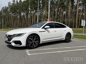 White Volkswagen Arteon 2020 in Riga, with an engine capacity of 2.00 L and mileage of 131 thousand km for 22999 €, photo 3 on AUTOMOTO.COM.LV