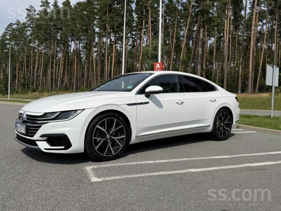 White Volkswagen Arteon 2020 in Riga, with an engine capacity of 2.00 L and mileage of 131 thousand km for 22999 €, photo 3 on AUTOMOTO.COM.LV