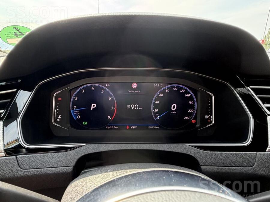 White Volkswagen Arteon 2020 in Riga, with an engine capacity of 2.00 L and mileage of 131 thousand km for 22999 €, photo 7 on AUTOMOTO.COM.LV