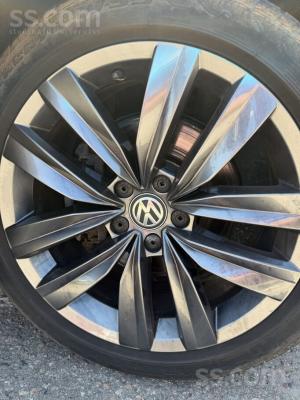 White Volkswagen Arteon 2020 in Riga, with an engine capacity of 2.00 L and mileage of 131 thousand km for 22999 €, photo 19 on AUTOMOTO.COM.LV