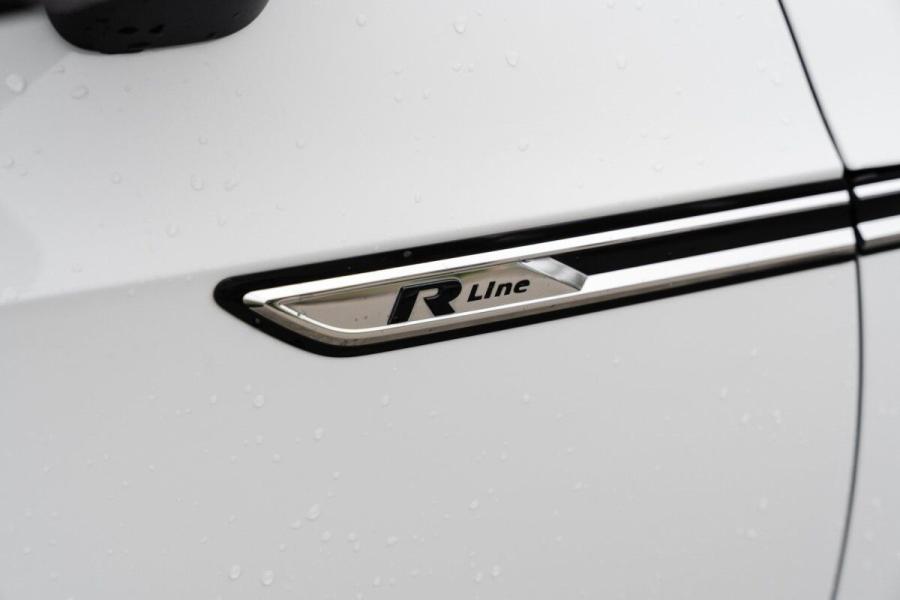 White Volkswagen Arteon 2020 in Riga, with an engine capacity of 2.00 L and mileage of 132 thousand km for 20650 €, photo 7 on AUTOMOTO.COM.LV