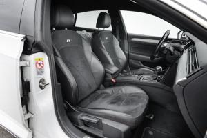 White Volkswagen Arteon 2020 in Riga, with an engine capacity of 2.00 L and mileage of 132 thousand km for 20650 €, photo 8 on AUTOMOTO.COM.LV