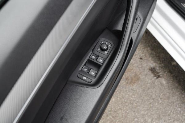 Balts Volkswagen Arteon 2020 Rīga, ar dzinēja tilpumu 2.00 L un nobraukumu 132 tūkst. km par 20650 €, foto 10 vietnē AUTOMOTO.COM.LV