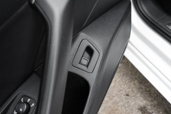 Balts Volkswagen Arteon 2020 Rīga, ar dzinēja tilpumu 2.00 L un nobraukumu 132 tūkst. km par 20650 €, foto 11 vietnē AUTOMOTO.COM.LV