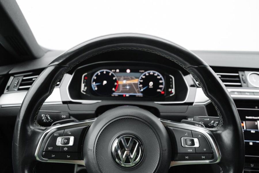 White Volkswagen Arteon 2020 in Riga, with an engine capacity of 2.00 L and mileage of 132 thousand km for 20650 €, photo 19 on AUTOMOTO.COM.LV