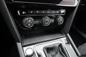 White Volkswagen Arteon 2020 in Riga, with an engine capacity of 2.00 L and mileage of 132 thousand km for 20650 €, photo 21 on AUTOMOTO.COM.LV