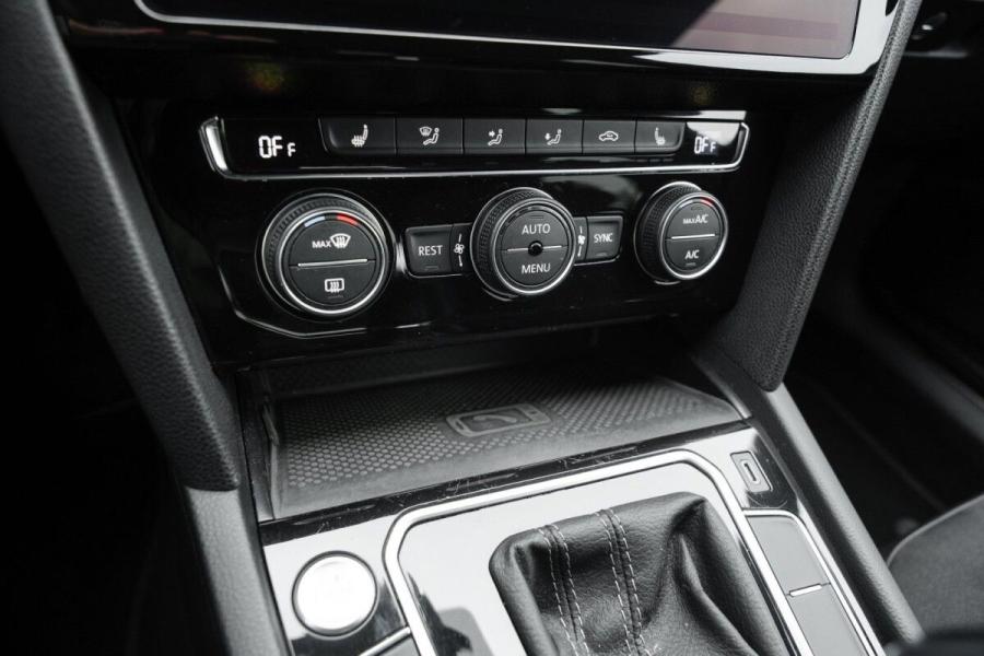 White Volkswagen Arteon 2020 in Riga, with an engine capacity of 2.00 L and mileage of 132 thousand km for 20650 €, photo 21 on AUTOMOTO.COM.LV
